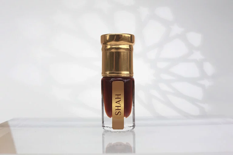 How Oud Oil Is Used in Arabian Culture and Islamic Traditions